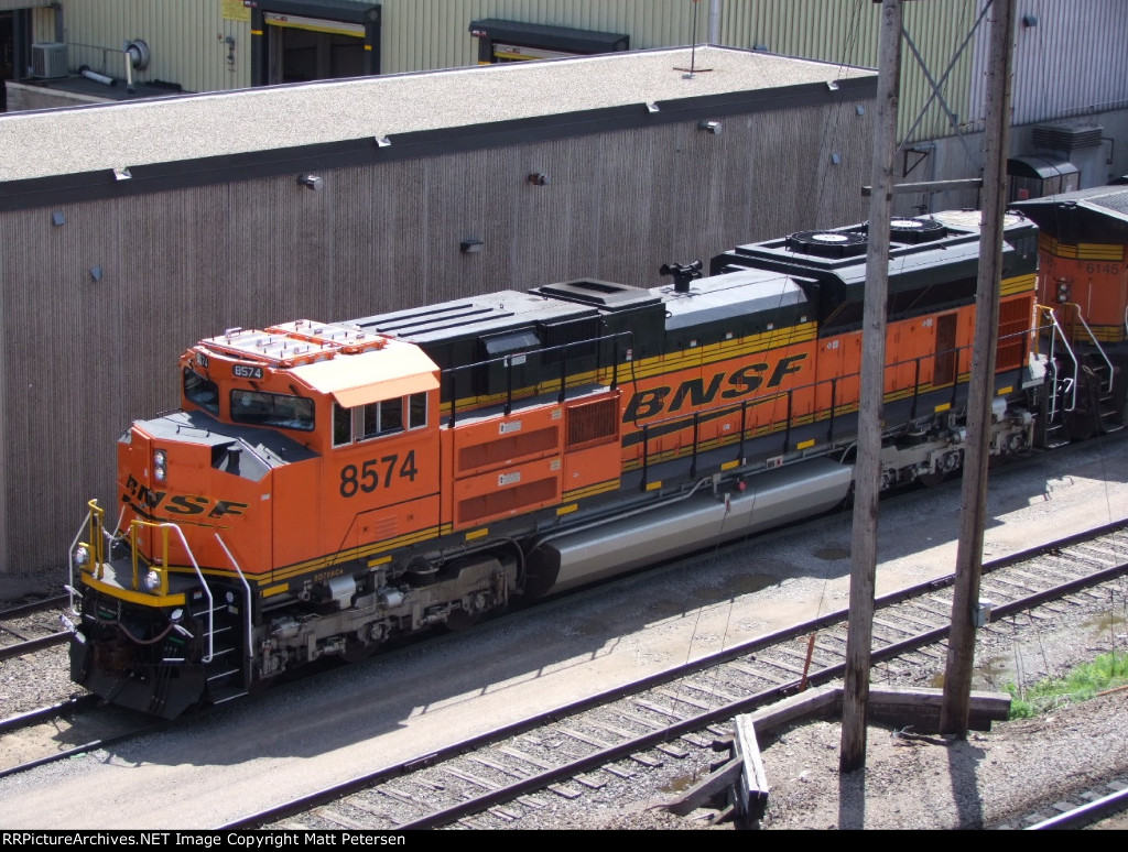 BNSF 8574